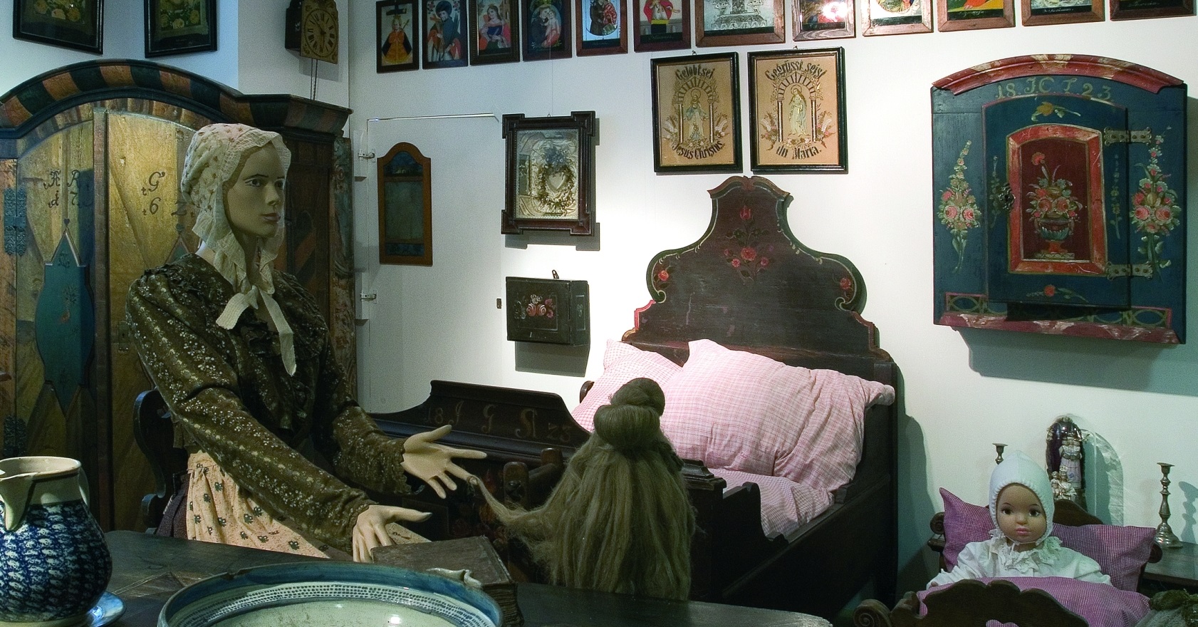 Krótkie łóżko i zydel z rybą – jak mieszkano na Dolnym Śląsku?